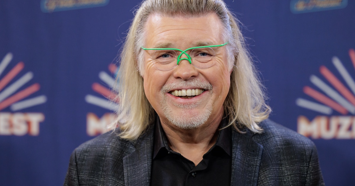 Volkszanger René Karst op 59-jarige leeftijd plotseling overleden: ‘We ...