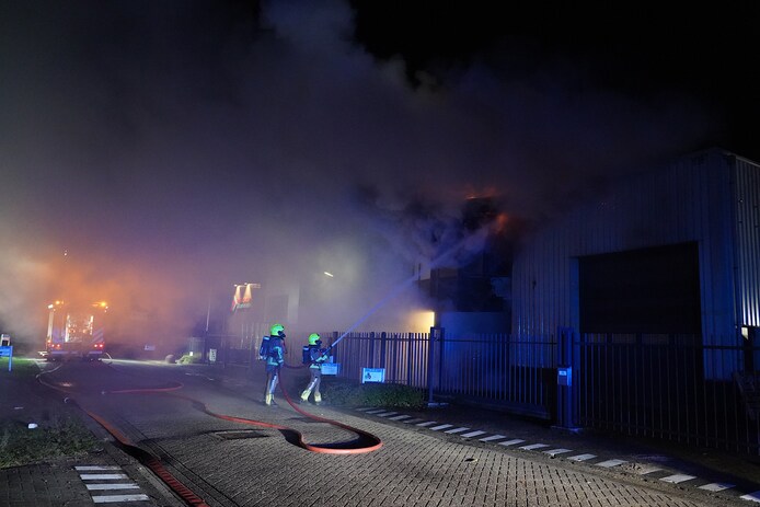 Grote brand bij bedrijf op industrieterrein in Dongen was snel onder controle, oorzaak en schade ...