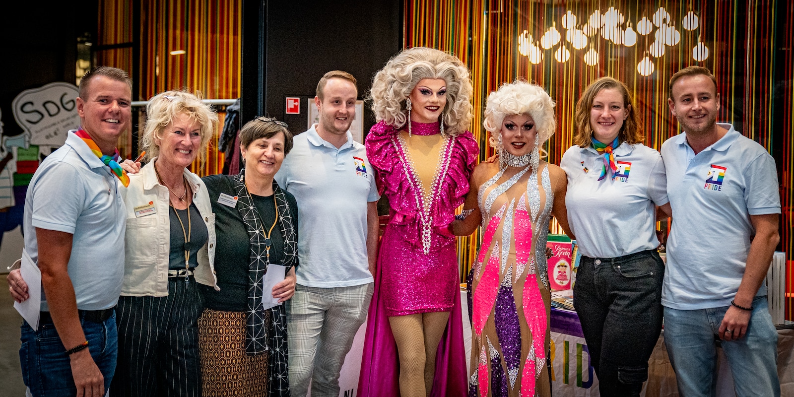 Dragqueens lezen voor in LocHal: ‘Het is voor kinderen goed om te zien ...