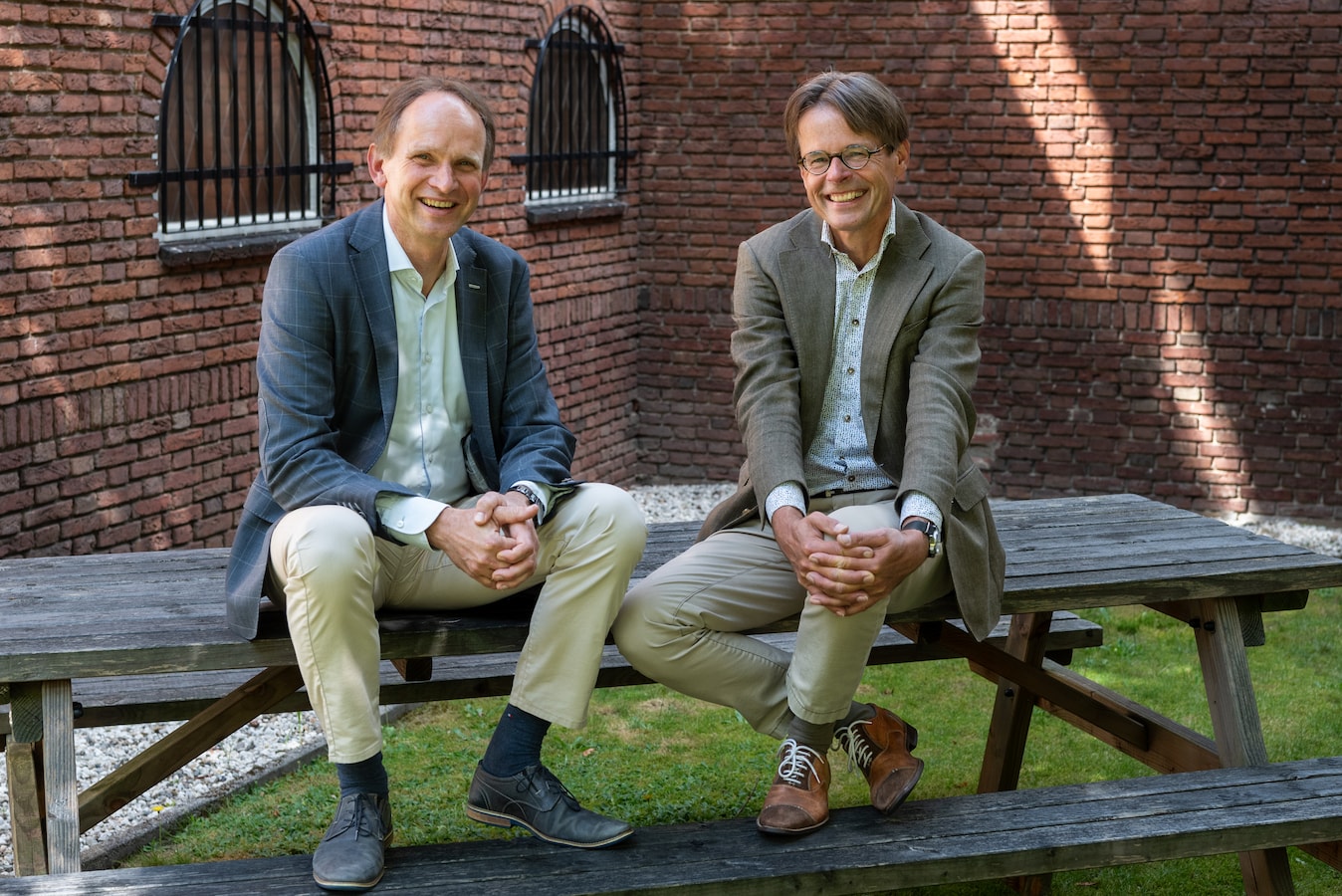 De Maatschappij van Welstand wil graag gul geven aan de armen, maar ...