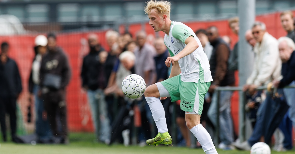 Ondanks eerdere interesse lijkt Mees Laros gewoon met FC Den Bosch aan het seizoen te beginnen ...