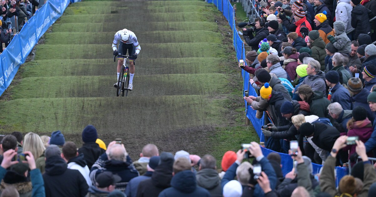 Mathieu van der Poel rijdt concurrentie op een hoopje en zorgt ondanks ...
