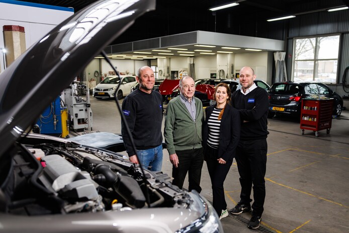 Autoschadetweeling Max en Oscar van Alphen kiest voor Louwman ...