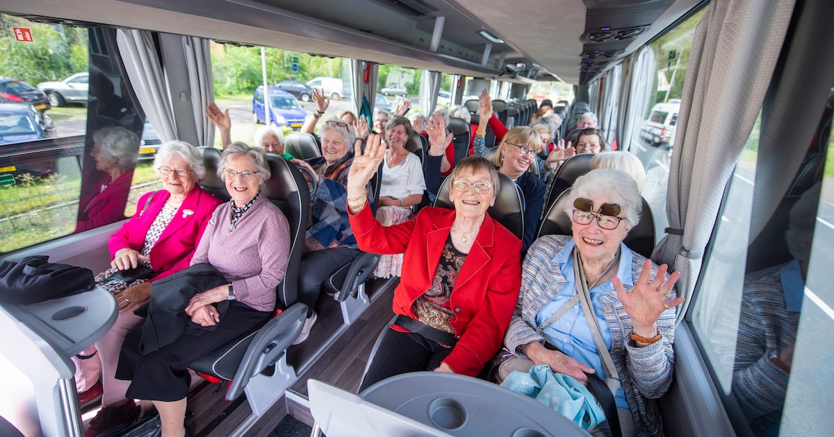 Museum Plus Bus rijdt 5.000ste rit in Kaatsheuvel | Regio | BD.nl