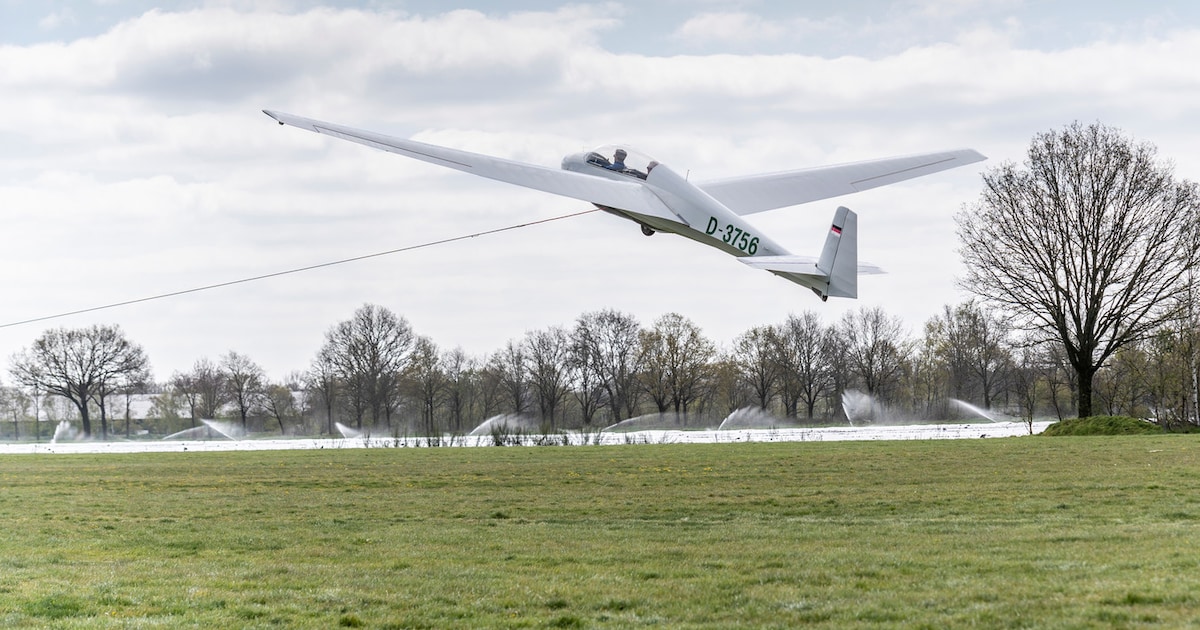 Stuurknuppel liet los tijdens lesvlucht van zweefvliegclub in ...