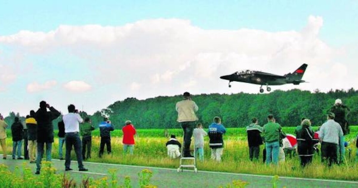 Spotters bij vliegbasis Gilze-Rijen schuiven een stukje op | Regio | BD.nl