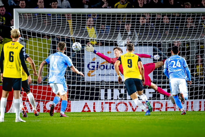 LIVE | NAC meldt zich na uitgestelde aftrap direct voor de goal van NEC ...