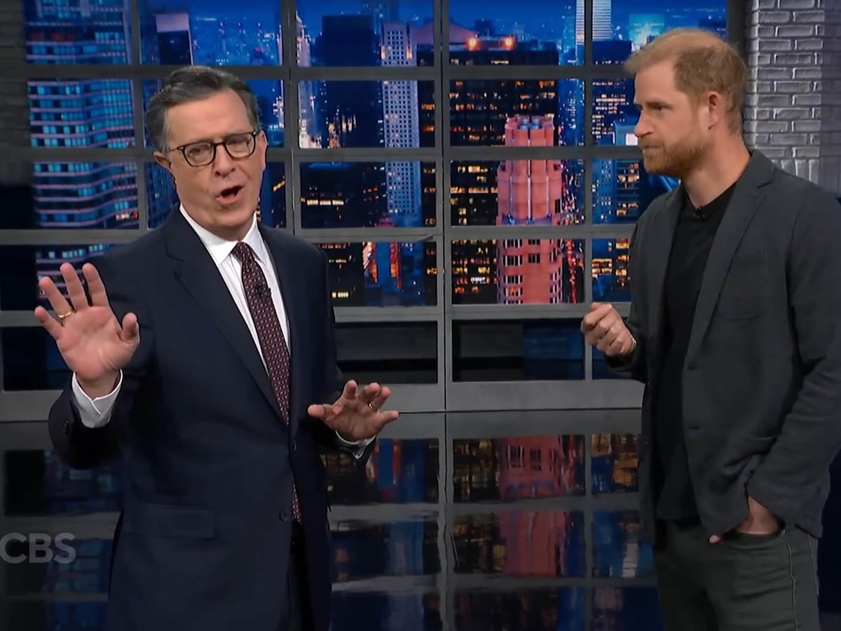 Prins Harry doet mee met sketch van talkshow-host Stephen Colbert ...