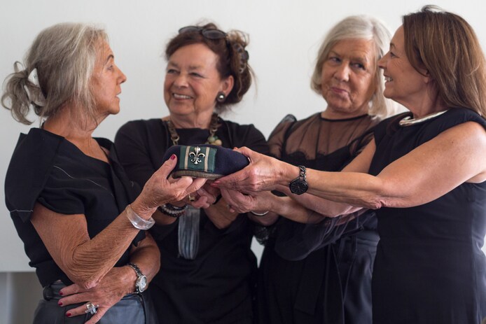 Sam Crane bleef na de oorlog voor de liefde, nu houden zijn dochters ...