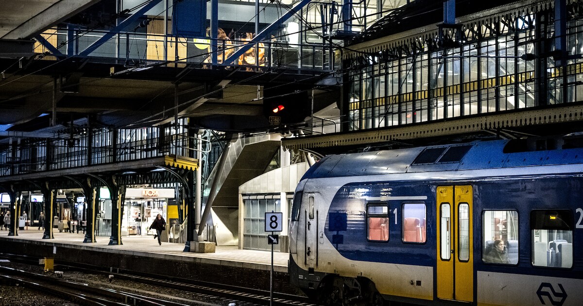 Man (26) slaat agent blauw oog op station in Den Bosch: ‘Hij stuurde ...