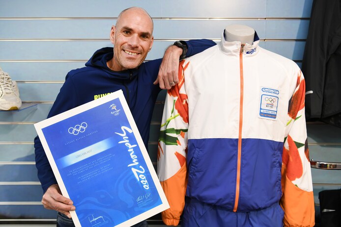 Niet iedereen in zijn winkel weet wie Greg van Hest is: ‘Klanten vragen wel eens of ik zelf ooit ...