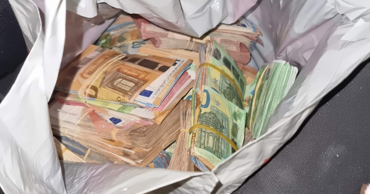 Een tas vol bankbiljetten, een tas vol coke: drugsdeal mislukt op ...