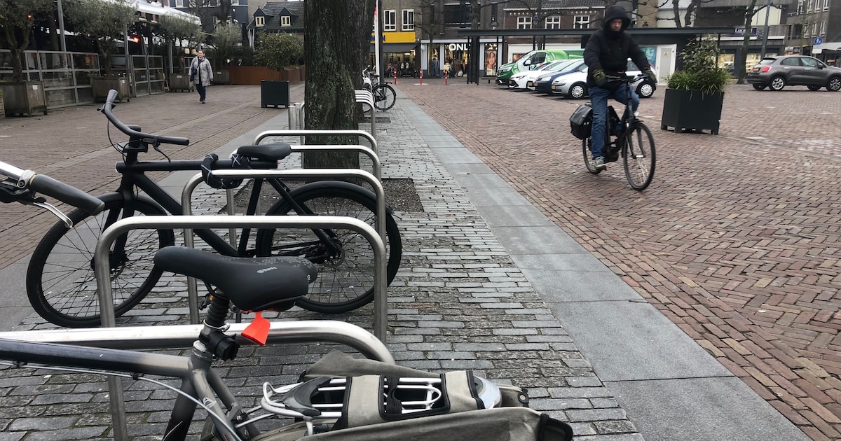 Horeca ziet nieuwe fietsenstalling op de Markt in Uden niet zitten ...
