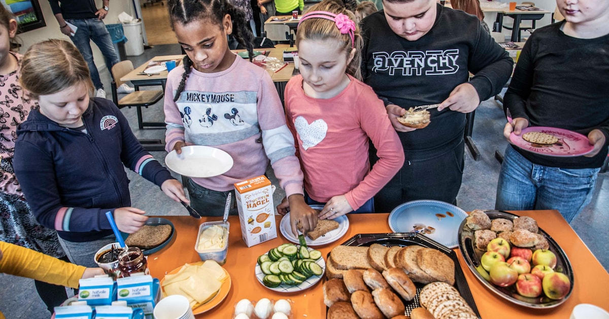 Gezellig samen met je vriendjes ontbijten op basisschool Zuidwester ...