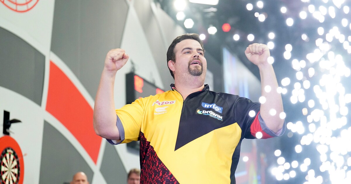 Price komt dramatische start ondanks koptelefoon niet te boven | Darten ...