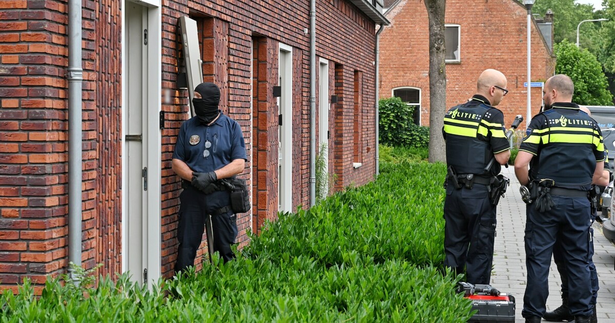 Inzet van 130 agenten: zeven aanhoudingen bij invallen in Tilburg, Rijen en Berkel-Enschot ...