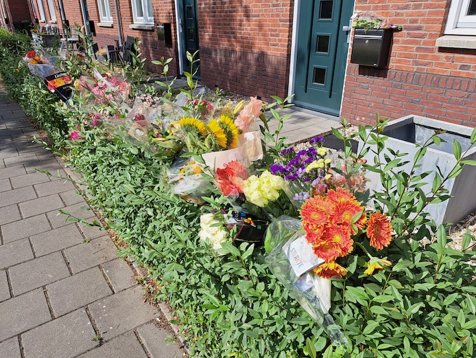 Bloemen op de heg en een gedenkhoekje in Vught voor Jessica: ‘Hier zijn ...
