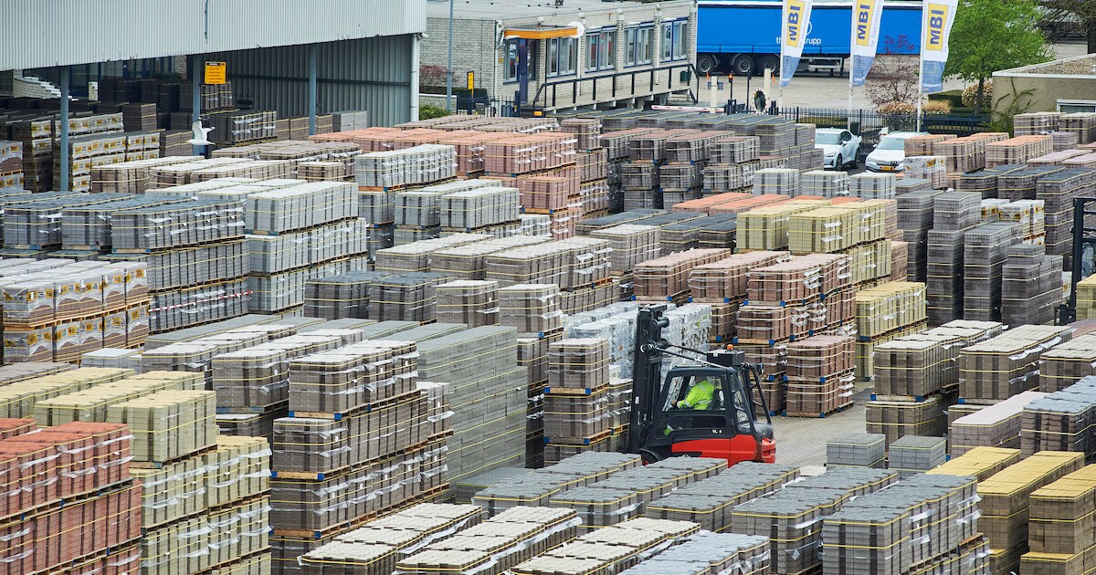 Na 147 miljoen vierkante meter aan klinkers gaat Veghelse betonfa­briek ...