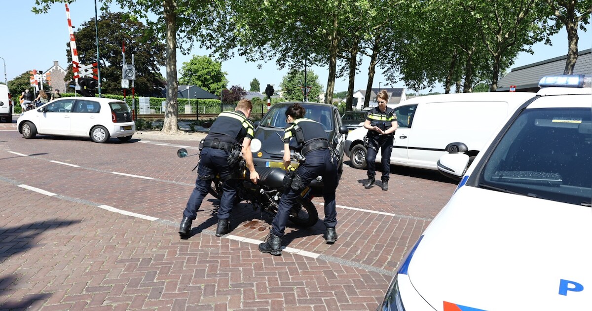 Brommerrijder raakt gewond bij aanrijding met auto | Regio | BD.nl