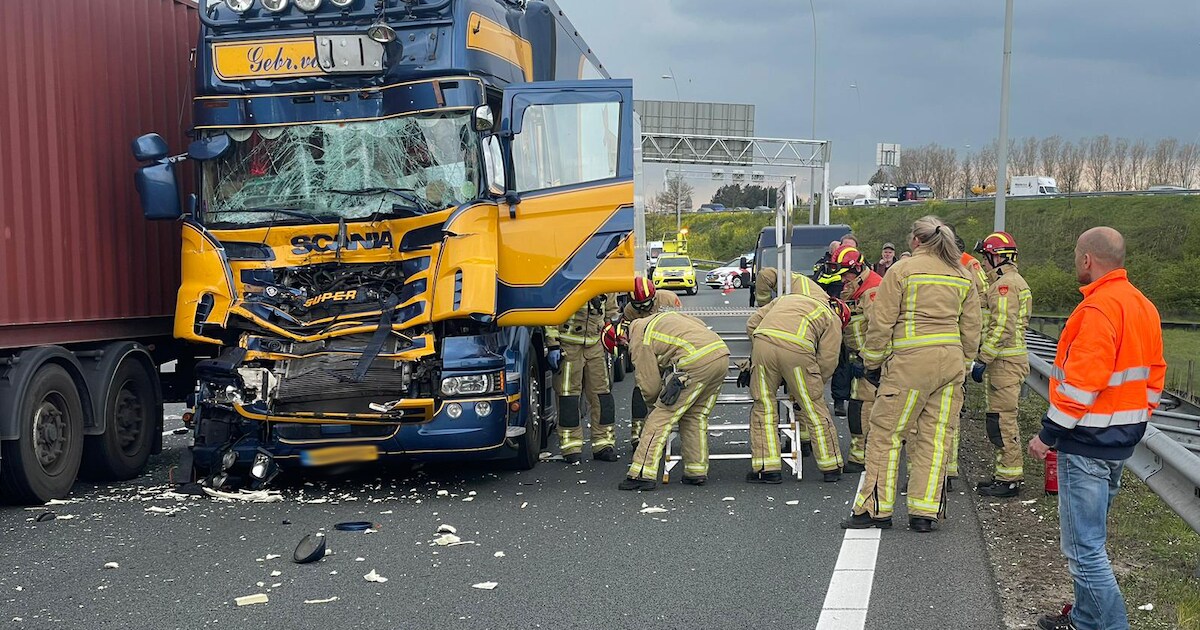 Ongeval met vijf voertuigen op A2 bij Eindhoven | Brabant | BD.nl