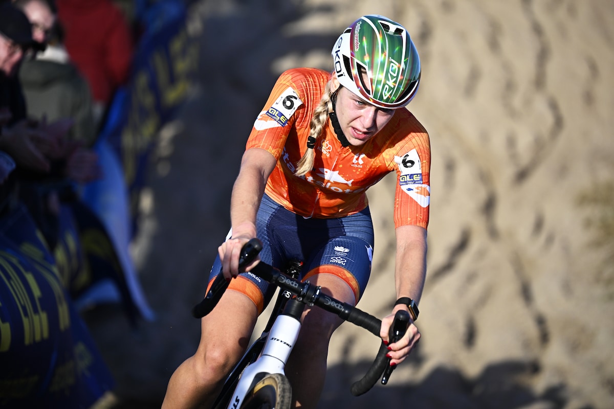 Inge van der Heijden uit Schaijk verrast topfavoriete Lucinda Brand en grijpt in tranen Europese ...