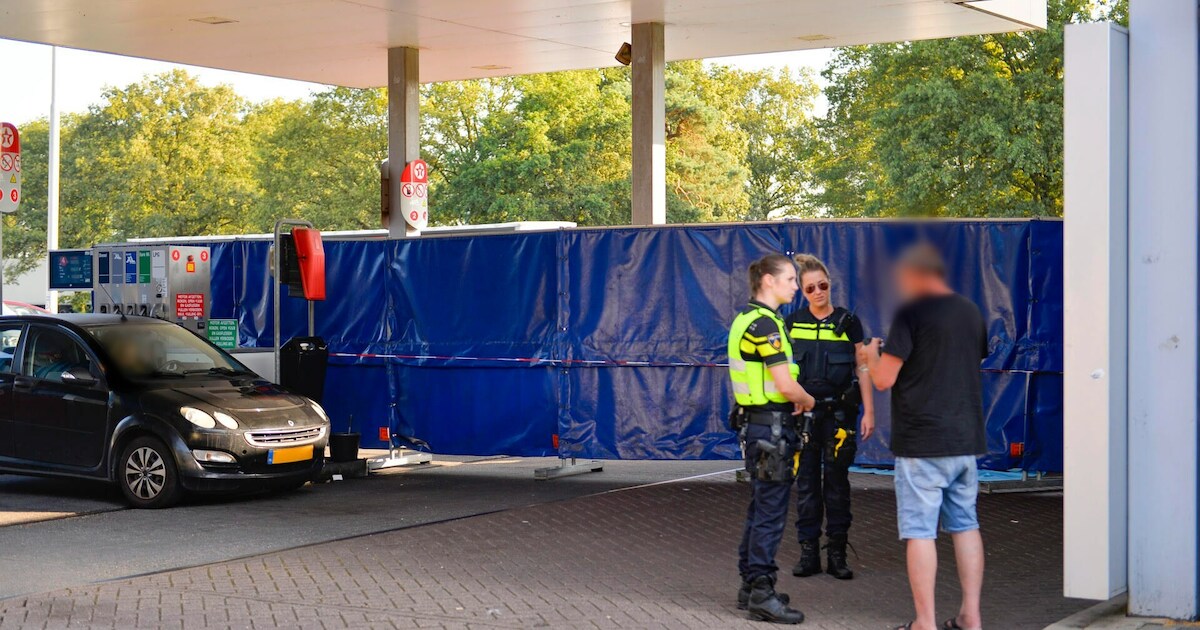 Tankstation langs A67 deels afgesloten na vondst dode man, politie doet ...