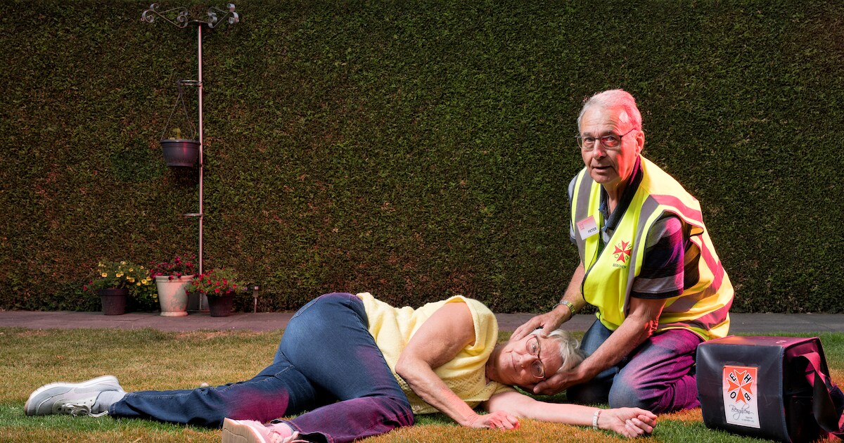 Remmen werken niet, motorcoureur maakt vreselijke crash: EHBO’er Peter ...