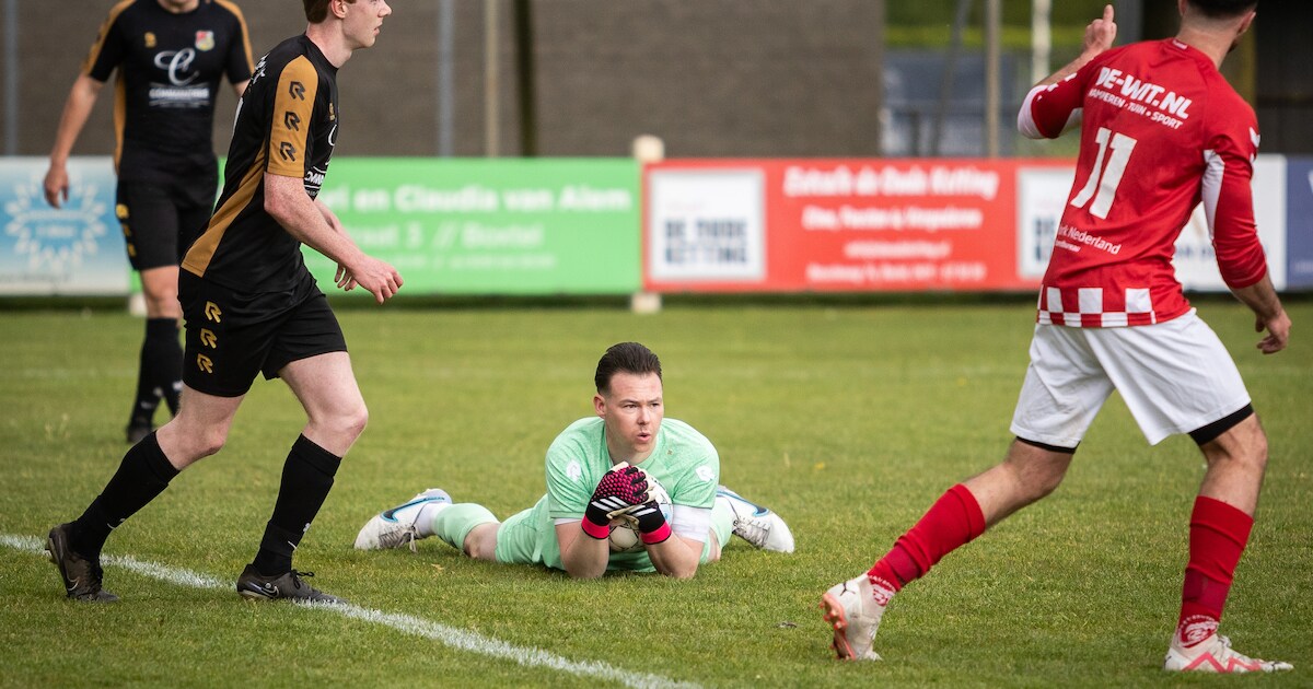 Ineens is het ‘kleine broertje’ de hoofdtrainer van dorpsclub uit Riel ...