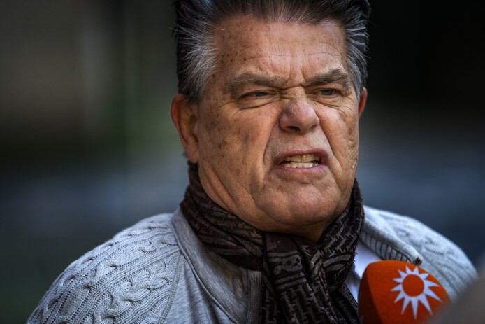 Emile Ratelband krijgt boete voor opruiing met bericht over politicus ...