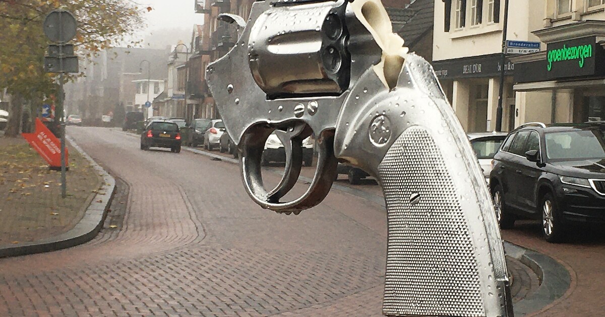 Kunstwerk Karma Gun al na vier dagen vernield, maar ‘1000 meter kunst ...