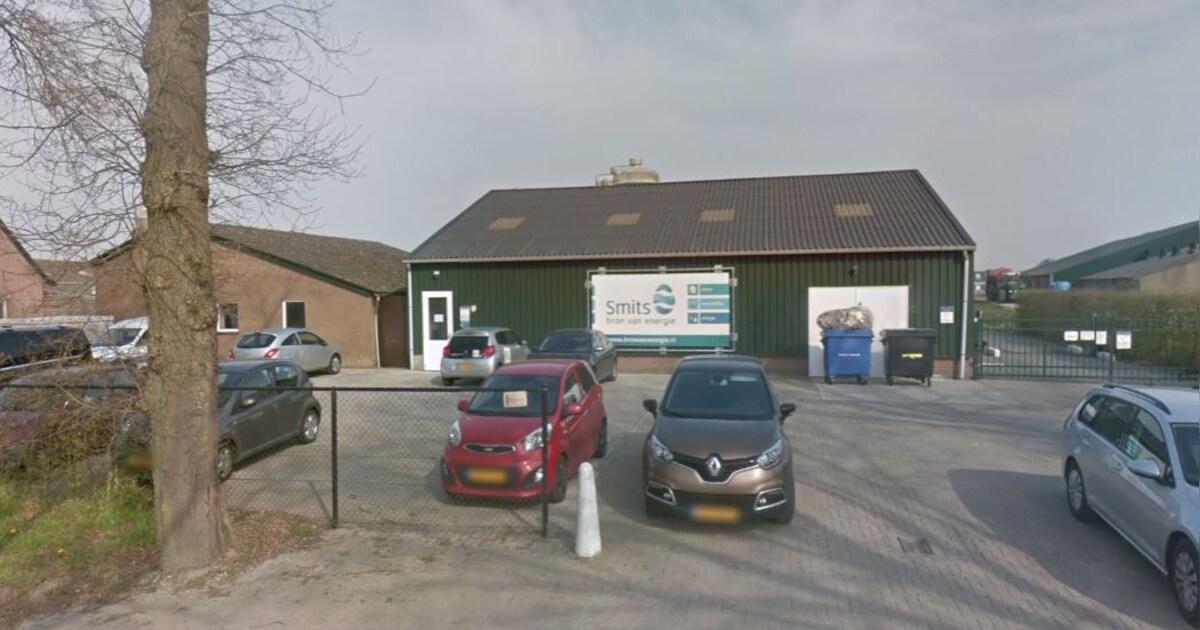 Pluimveebedrijf Smits in Rijen verwijdert illegale bouwsels van terrein ...