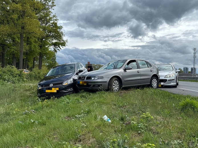 Vertrekken na Paaspop ging niet zonder slag of stoot: file na botsing op N279 bij Heeswijk ...