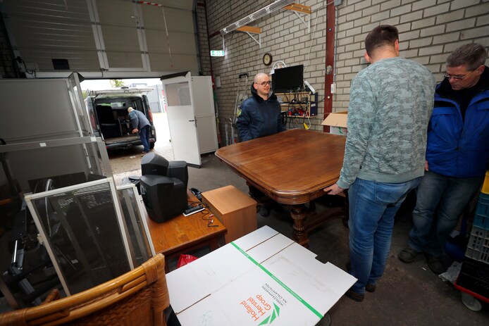 Kringloop de Kempen opent kledingzaak: ‘Een beetje De Bijenkorf met ...