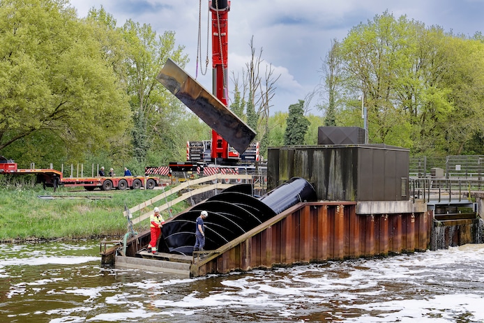 Spannend moment na bliksemwaarschuwing: Dommelstroom plaatst ...