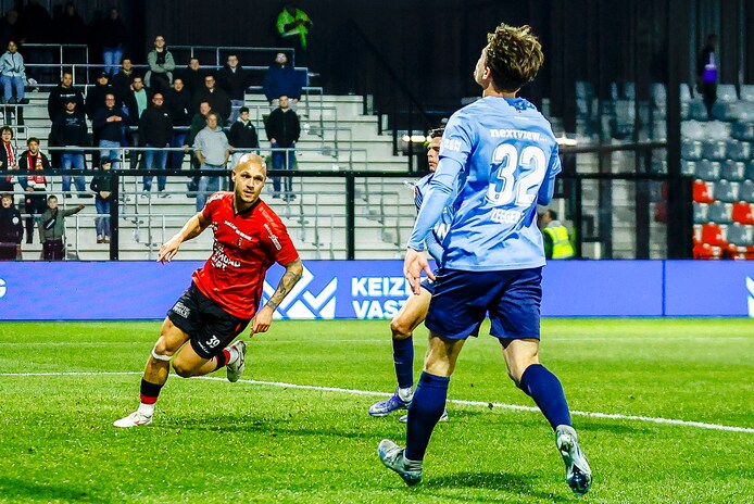 Helmond Sport speelt pannen van het dak in nieuwe stadion en doet goede zaken tegen MVV ...