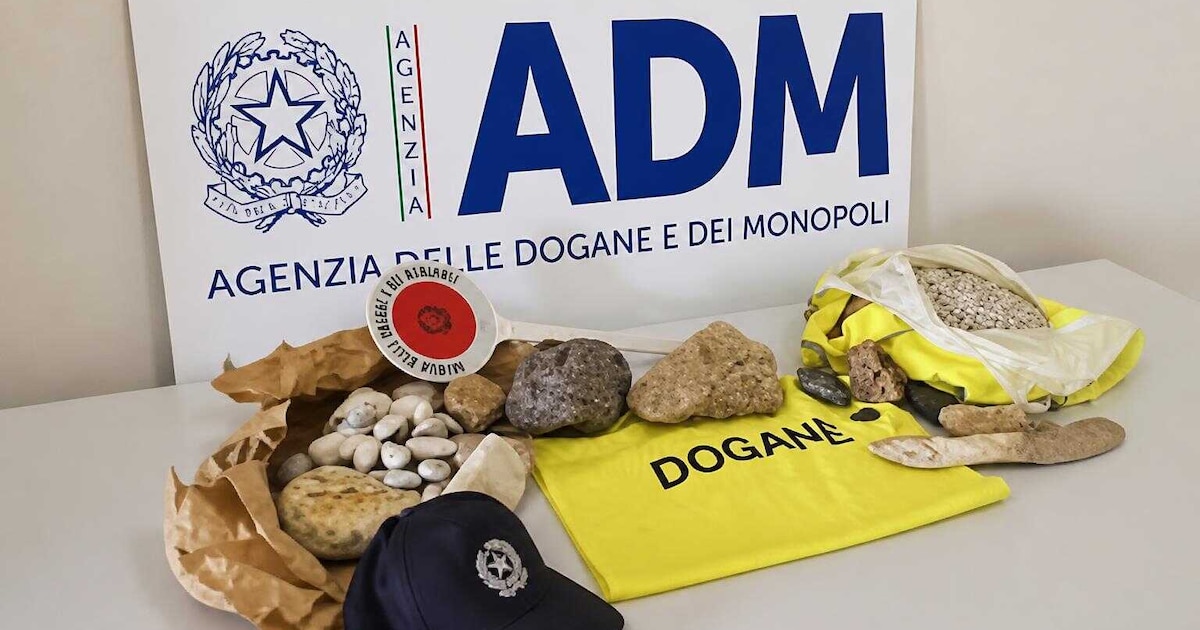 Franse toerist probeert 40 kilo zand van strand Sardinië mee te ...
