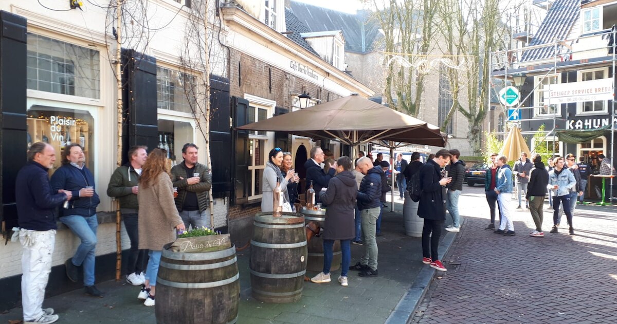 Terrassen in Breda al na halfuur ontruimd, geen boetes uitgedeeld ...