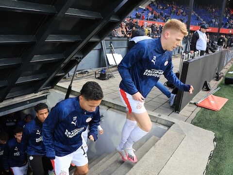 LIVE eredivisie | Feyenoord trapt kraker tegen PSV af in kolkende Kuip ...