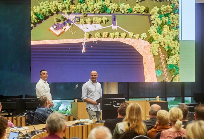 Deze twee mannen blazen de Geffense Plas nieuw leven in met Strand Tien ...
