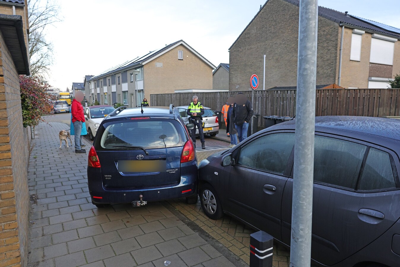 Weer achtervolging door Waalwijk: man in gestolen auto ramt geparkeerde ...