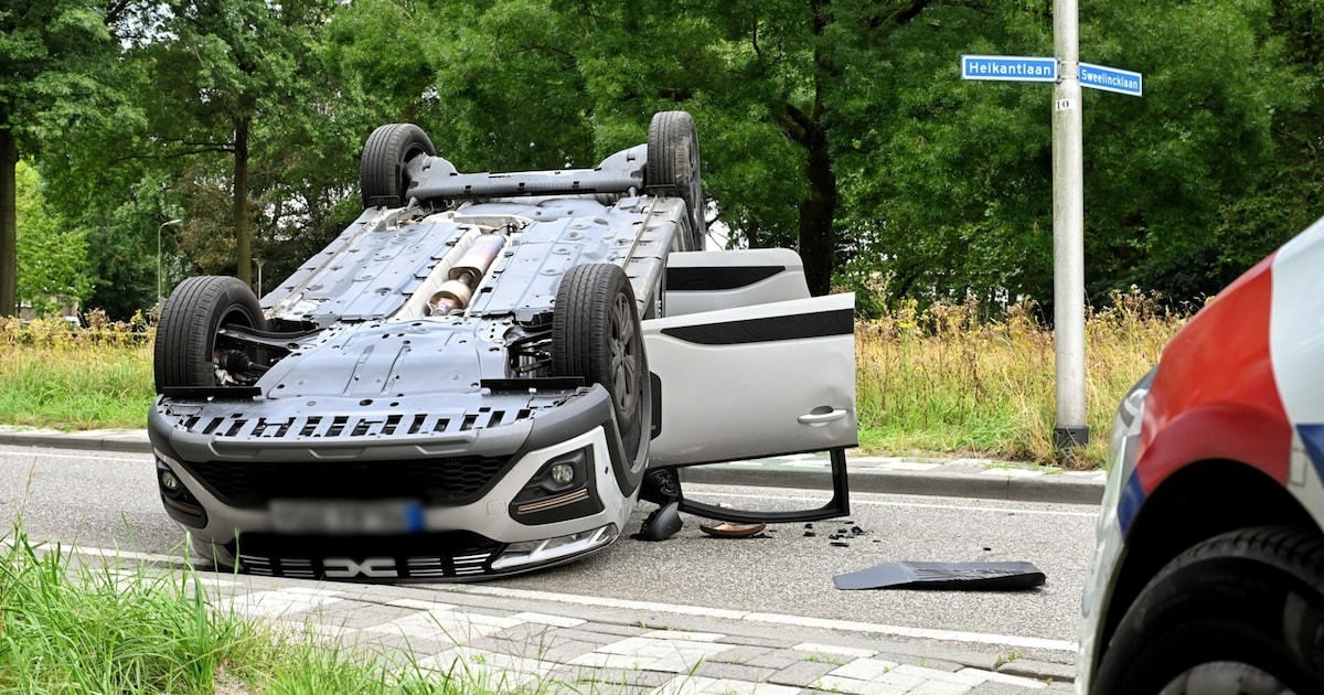 Inzittende van ondersteboven rollende auto raakt zwaargewond: botste ...