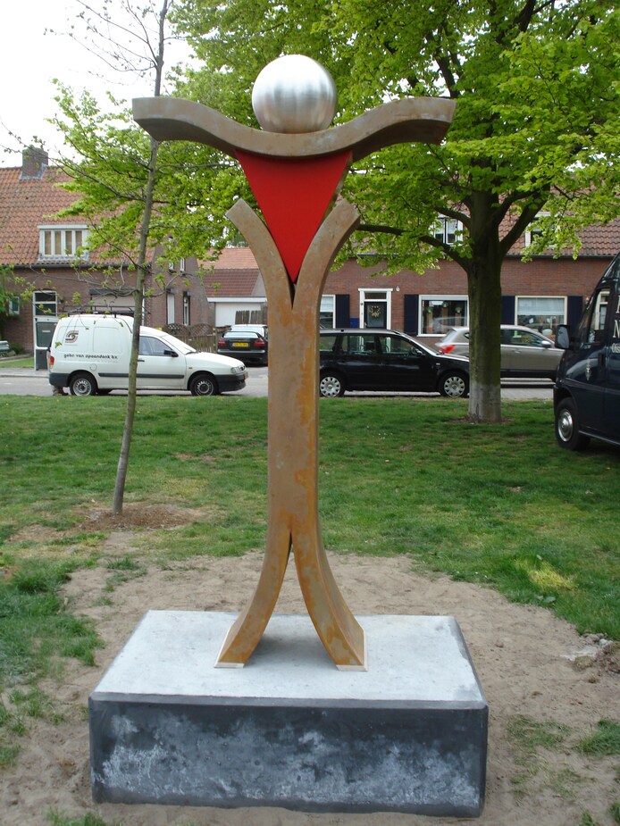 Achter klimop verstopt kunstwerk krijgt nieuwe plek in Oisterwijk ...