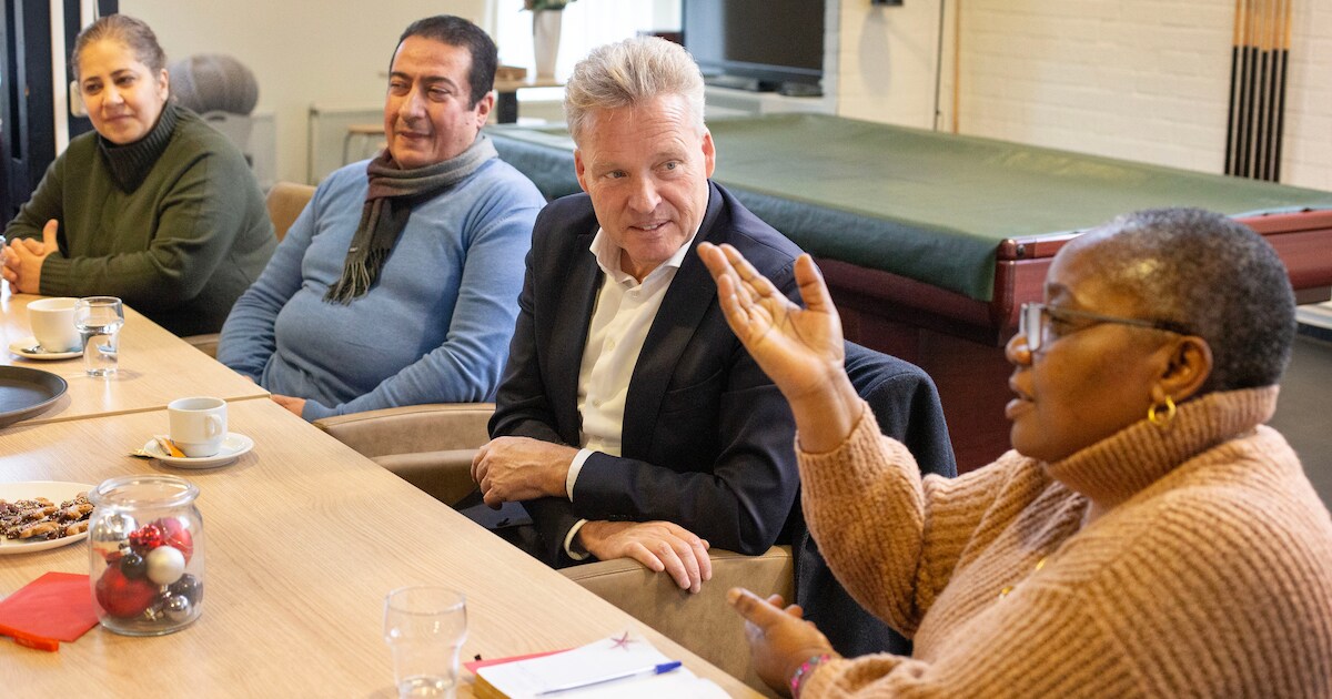 Taalcafé krijgt burgemeester op bezoek: ‘Oosterhout is een kleine stad ...