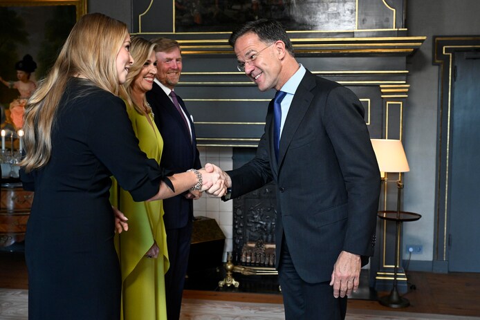 Prinses Amalia ontvangt zonder gips wereldleiders, kleur outfit Máxima ...