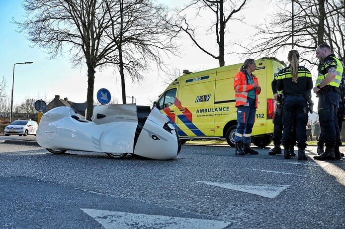 Ligfietser zwaargewond bij botsing in Goirle, hulpdiensten massaal ...