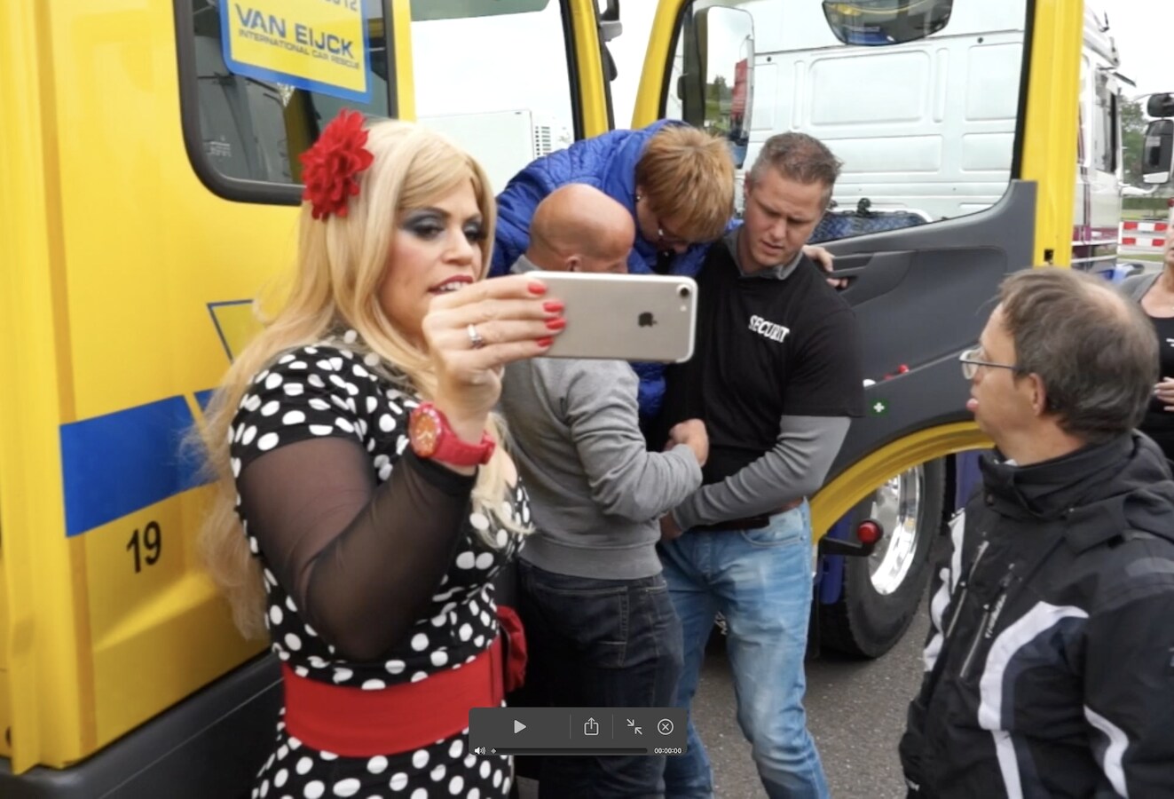 Vuile was van Truc­ker-Truck hangt buiten: oprichters van festijn voor ...