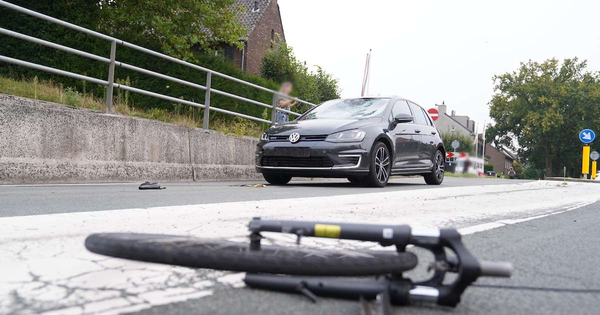 Jongen (13) raakt zwaargewond bij botsing met auto in Rosmalen, fiets ...