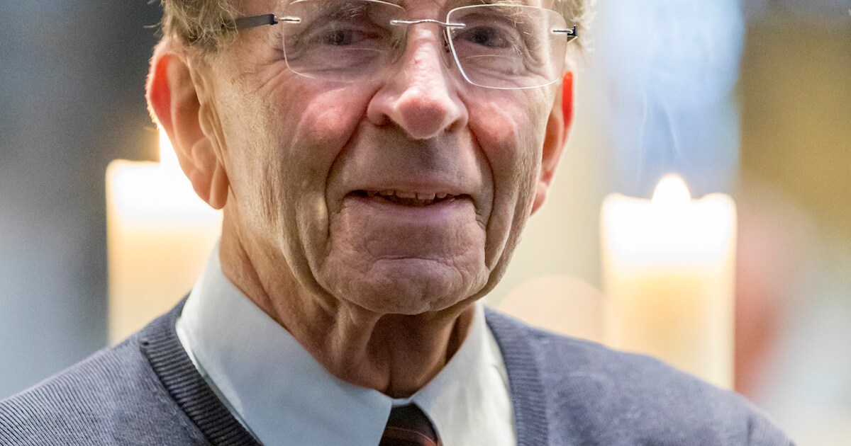 Pauselijke onderscheiding voor vrijwilliger Leo Peters in Sint-Jan ...