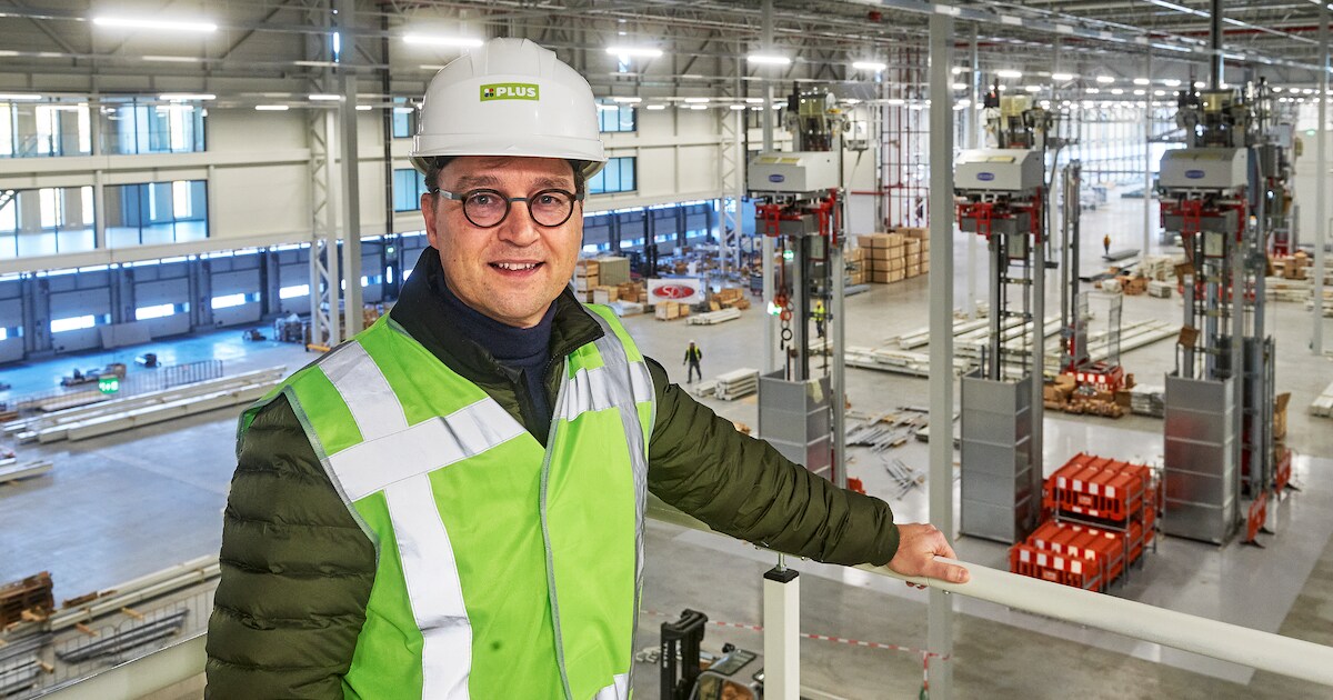 Nieuw distributiecentrum PLUS in Oss lijkt klaar, maar al die techniek ...