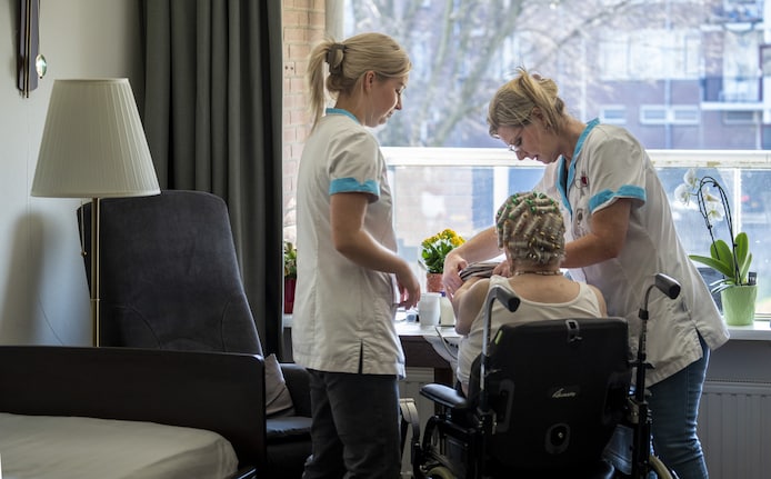 Ouderen willen kinderen sparen: ‘Mantelzorgen laat iets in de relatie ...